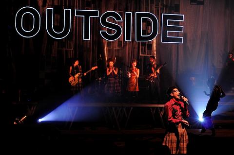 Outside - Um Musical Noir | Enciclopédia Itaú Cultural